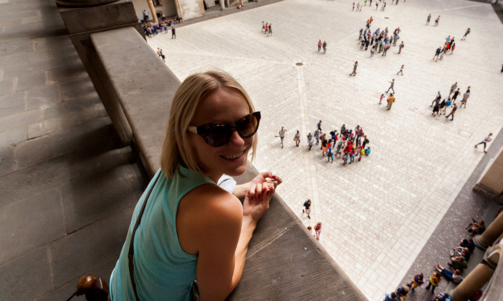 Why Cross Body Bags Are a Must For Female Travellers - Zoomlite